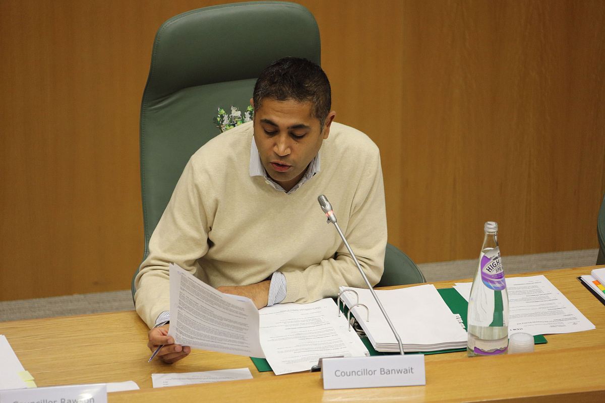 Banwait chairs Derby’s limp ‘puppet’ Council Cabinet – Derby News